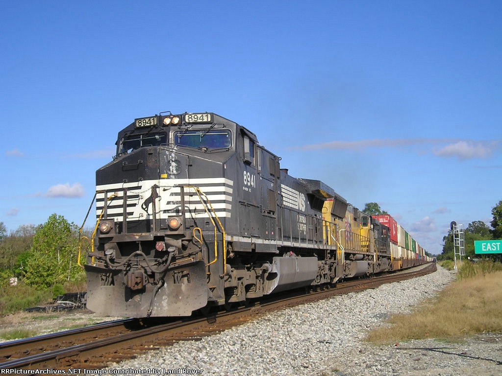 NS 8941 On NS 25 A Eastbound